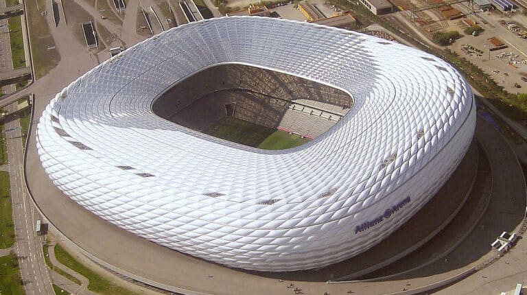 Top 10 des plus beaux stades de foot du monde